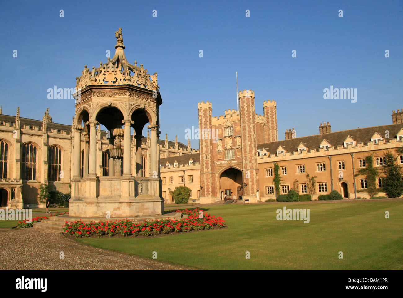 Great Court and fountain, Trinity College, Cambridge, University, UK ...