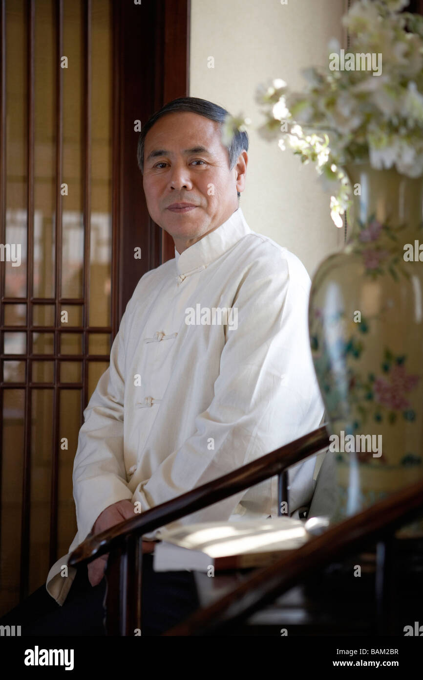 Man In Traditional Chinese Clothing Stock Photo - Alamy