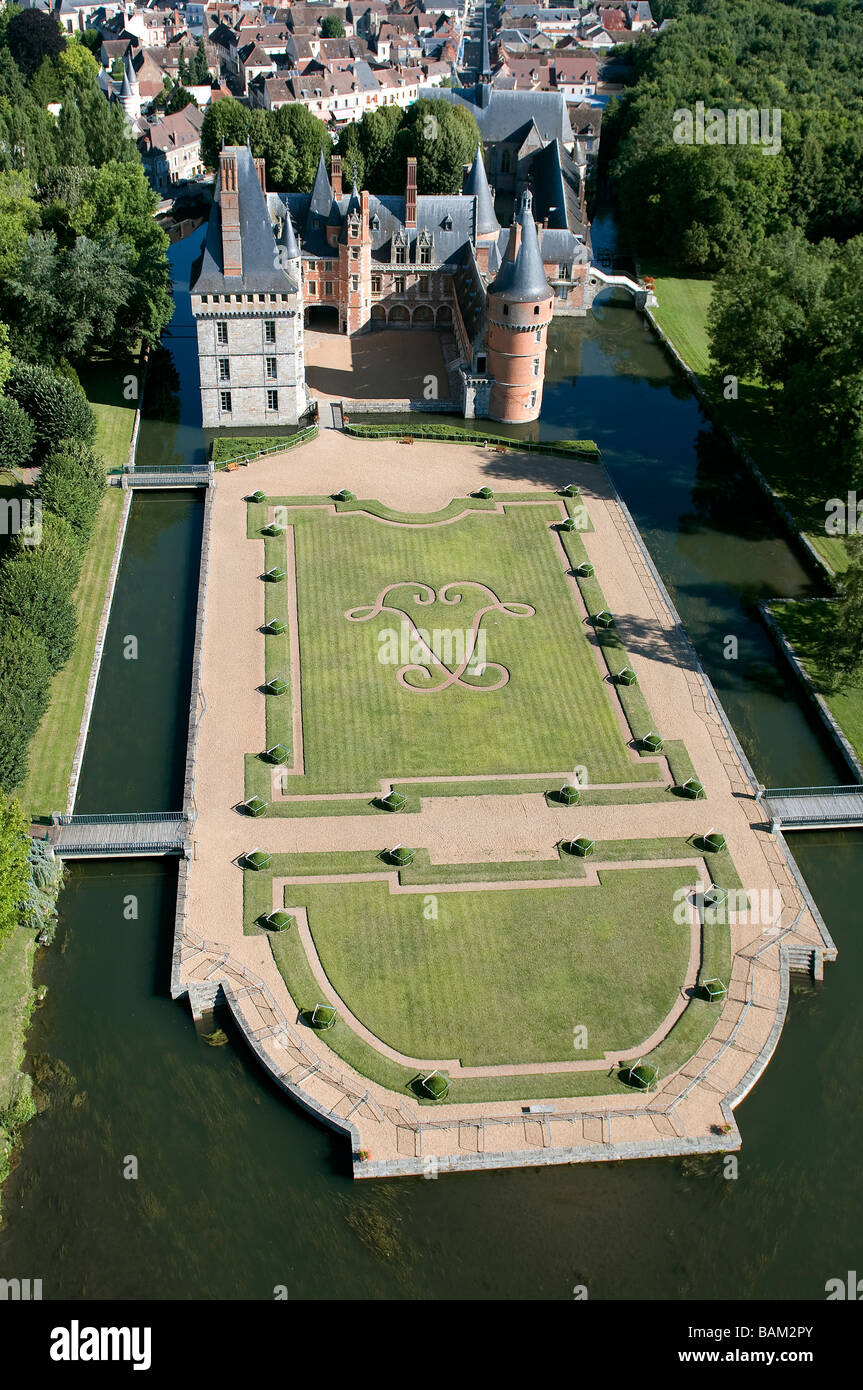 France, Eure et Loir, the castle of Maintenon (aerial view Stock Photo ...