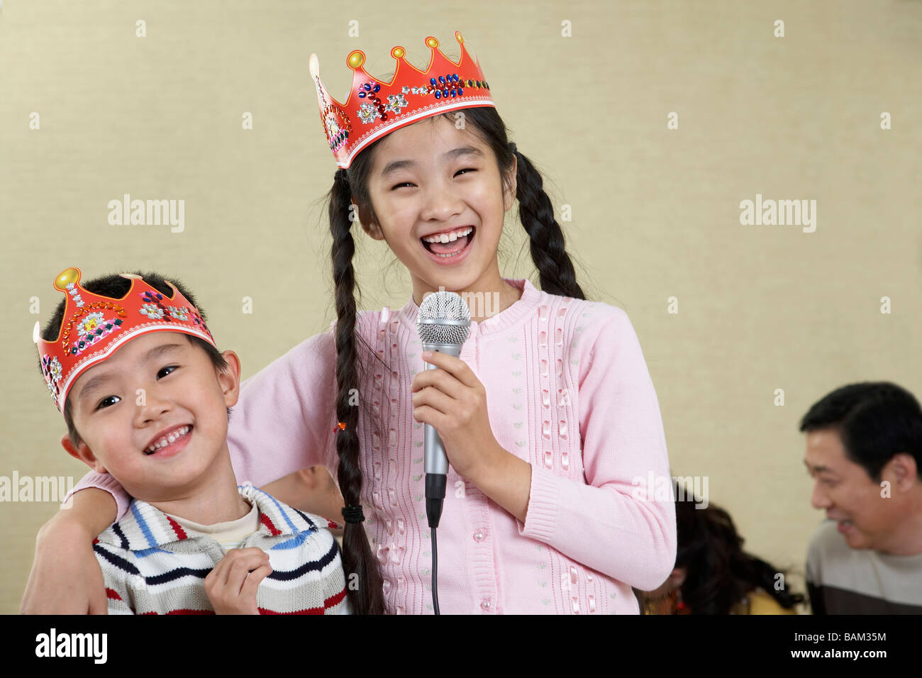 Children Singing Into Microphone Stock Photo - Alamy