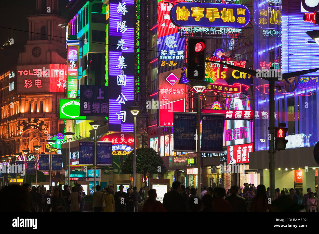 Nanjing lu shopping street night hi-res stock photography and images ...