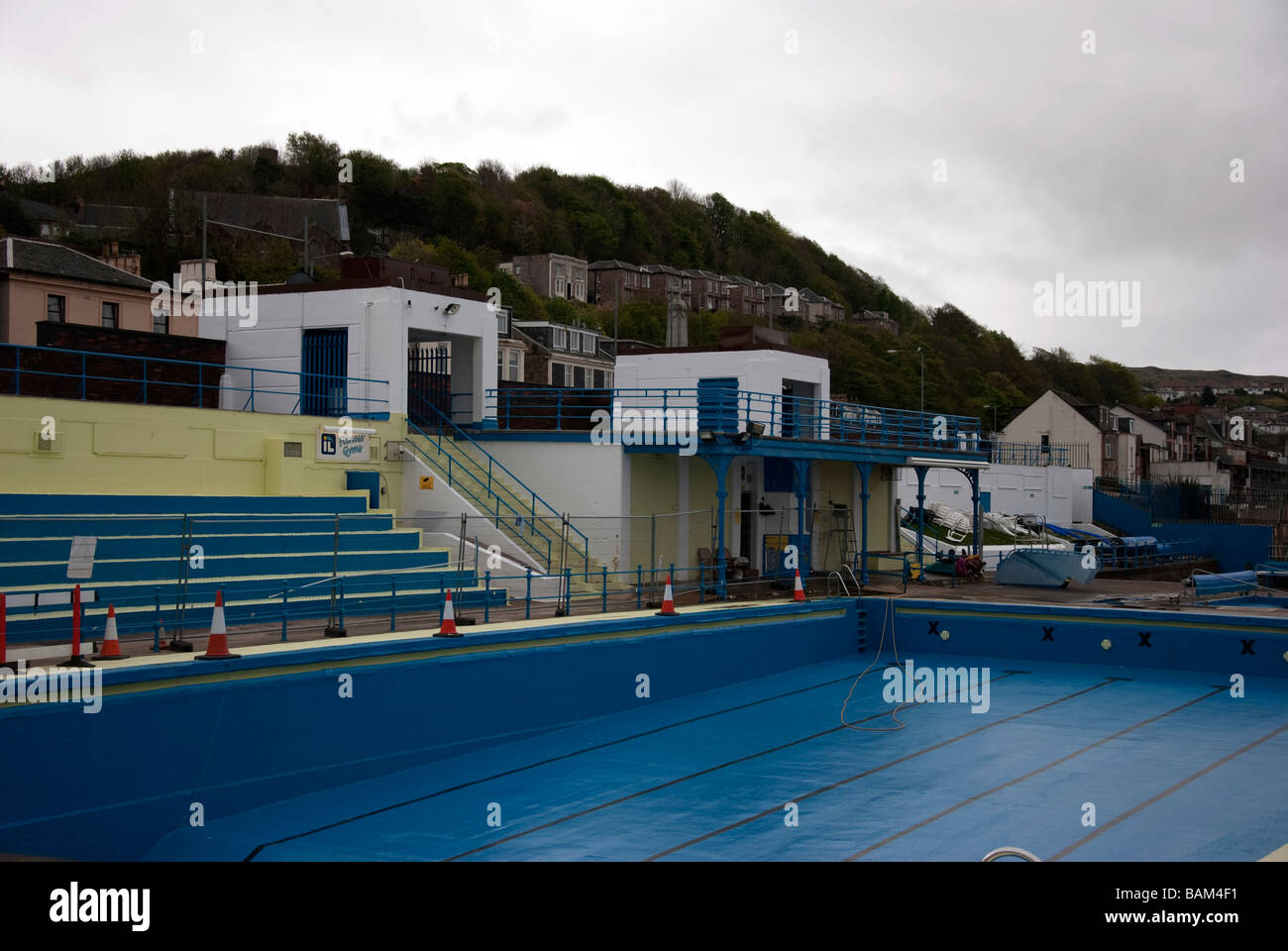 Gourock outdoor swimming pool hi-res stock photography and images - Alamy