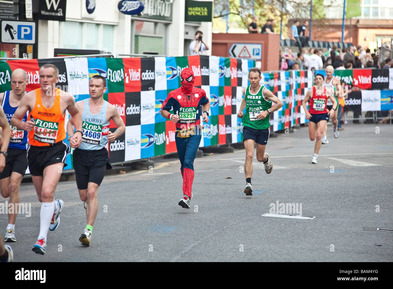 Athletes in the Flora London marathon 2009 at Greenwich Stock Photo - Alamy