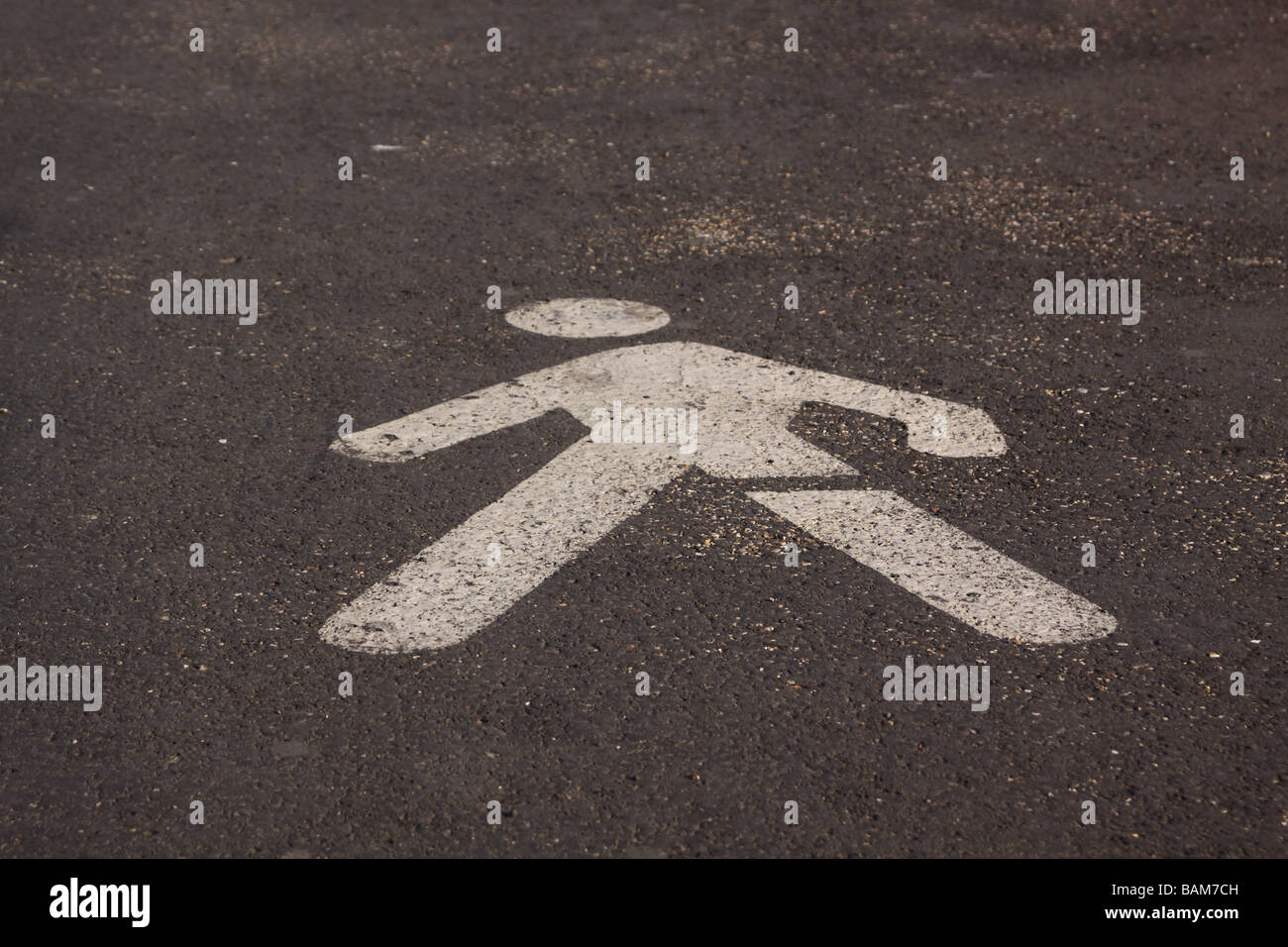 Road sign indicating footpath hi-res stock photography and images - Alamy