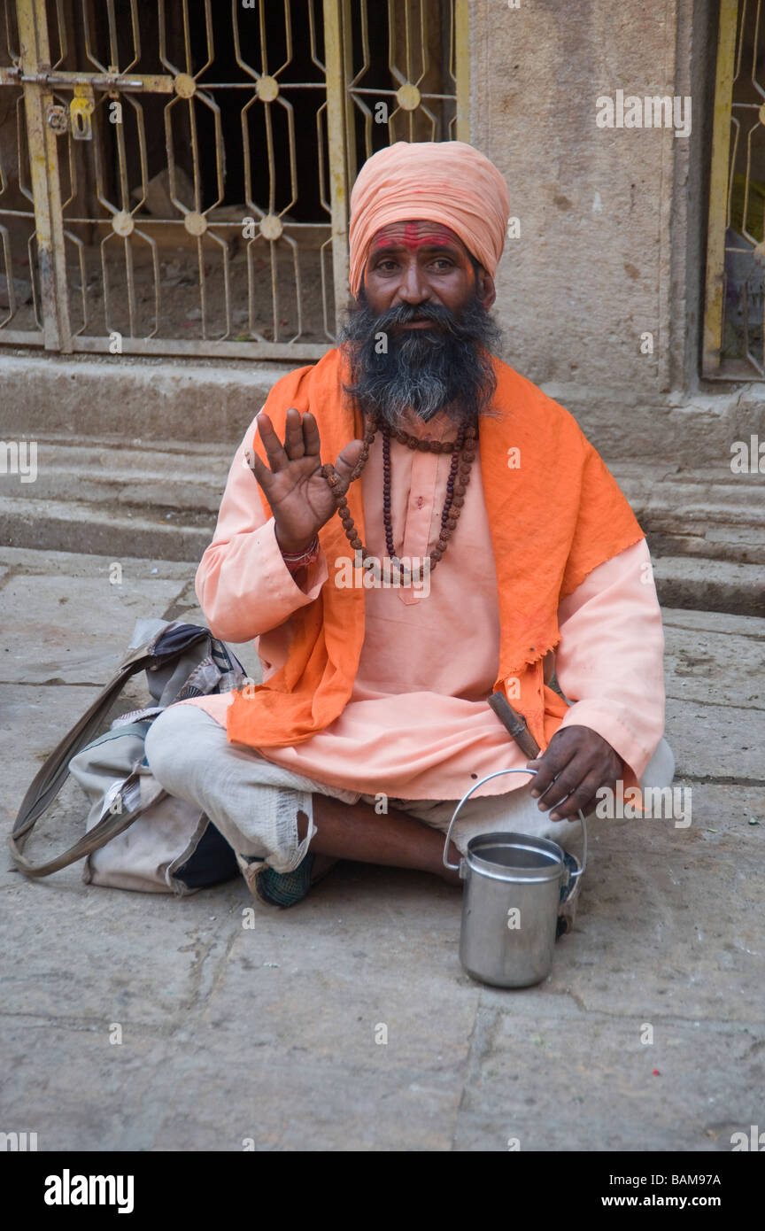 Indian man with turban hi-res stock photography and images - Alamy