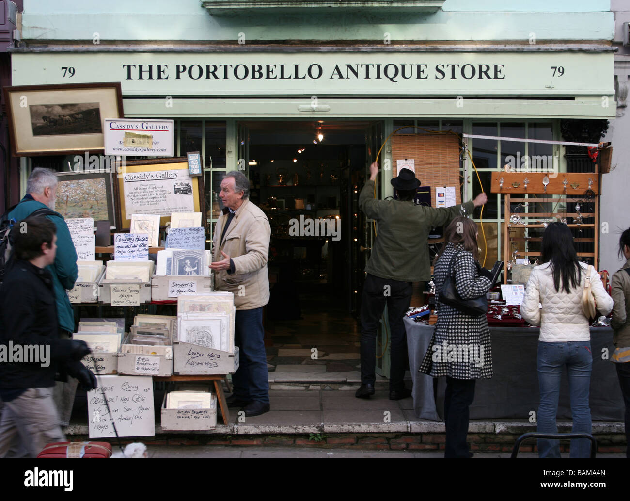 Portobello Antique Store Stock Photo - Alamy