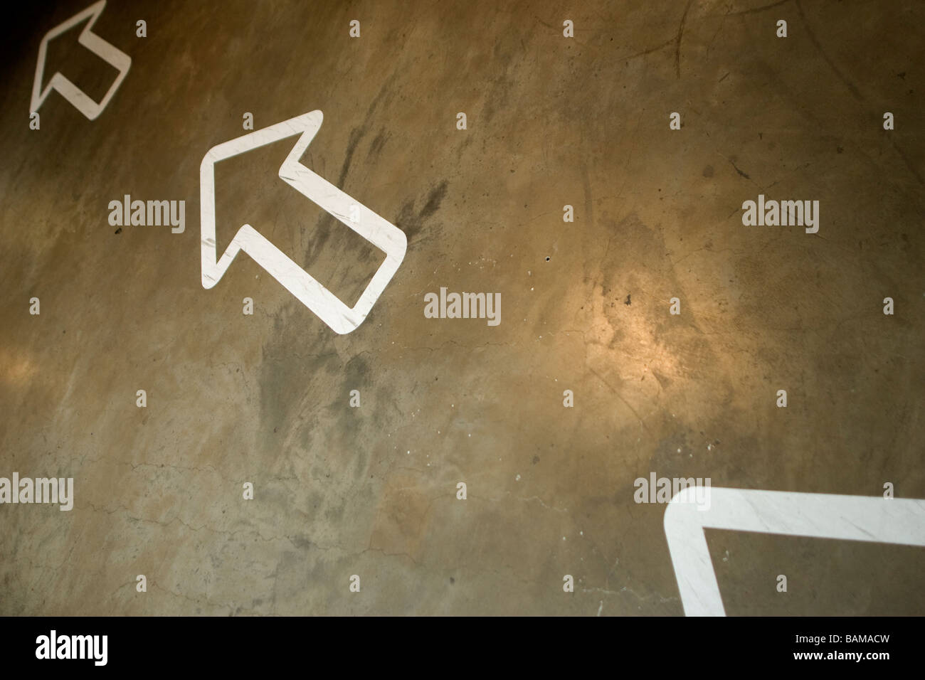 Arrows pointing the way through a museum on the floor Stock Photo - Alamy