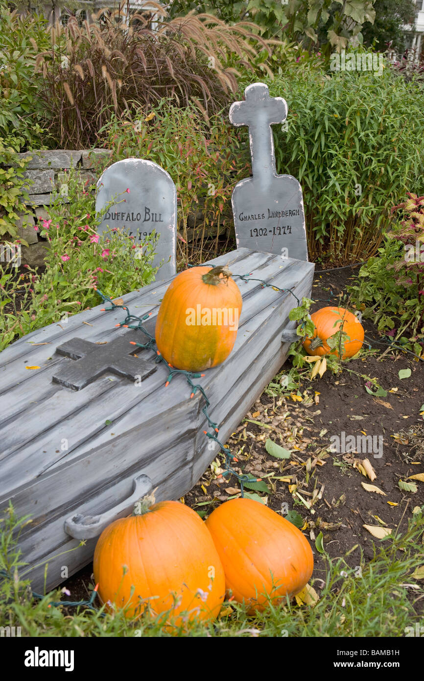Unusual coffin hi-res stock photography and images - Alamy