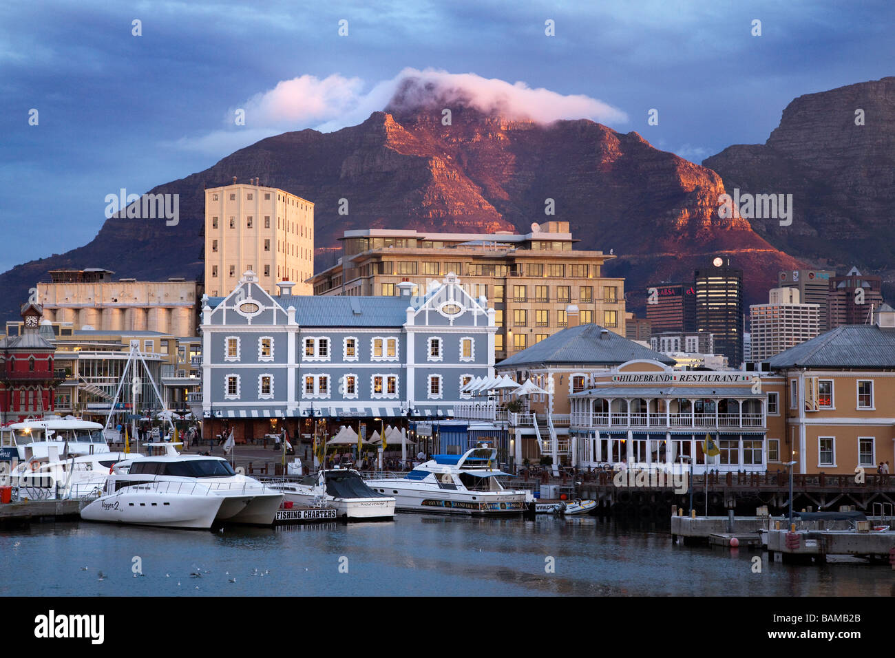 Cape town restaurant table mountain hi-res stock photography and images ...