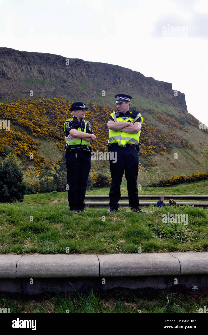 Edinburgh police officer hi-res stock photography and images - Alamy