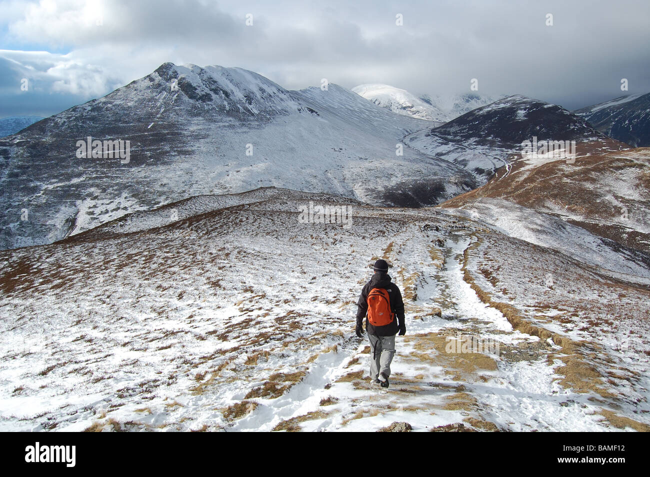 Walking in The Coledale Horseshoe in the snow, near Causey Pike ...