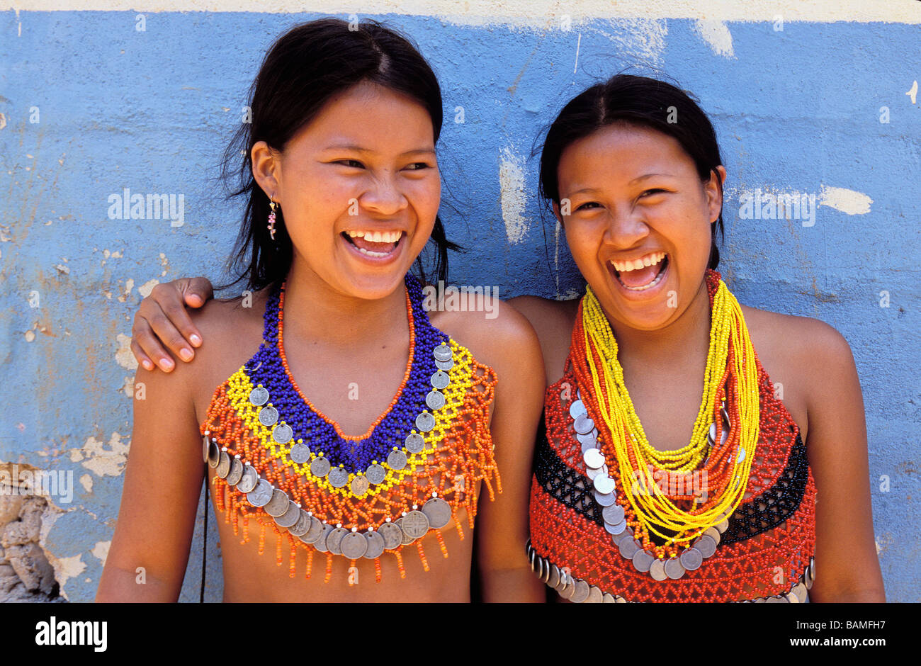 Colon panama embera hi-res stock photography and images - Alamy
