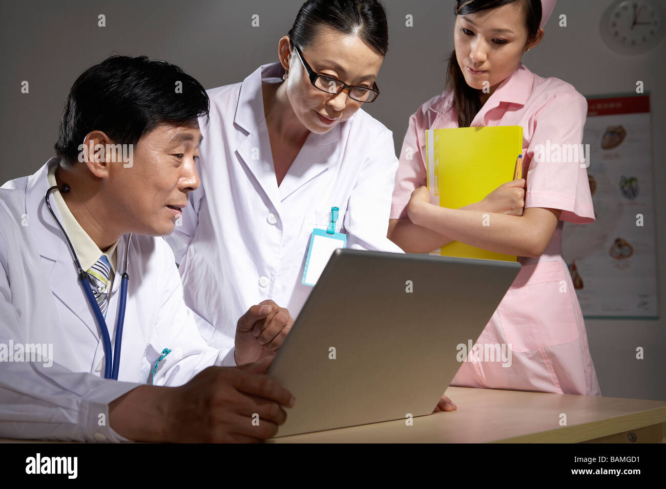 Doctors And Nurse Looking At A Laptop Computer Screen Stock Photo - Alamy