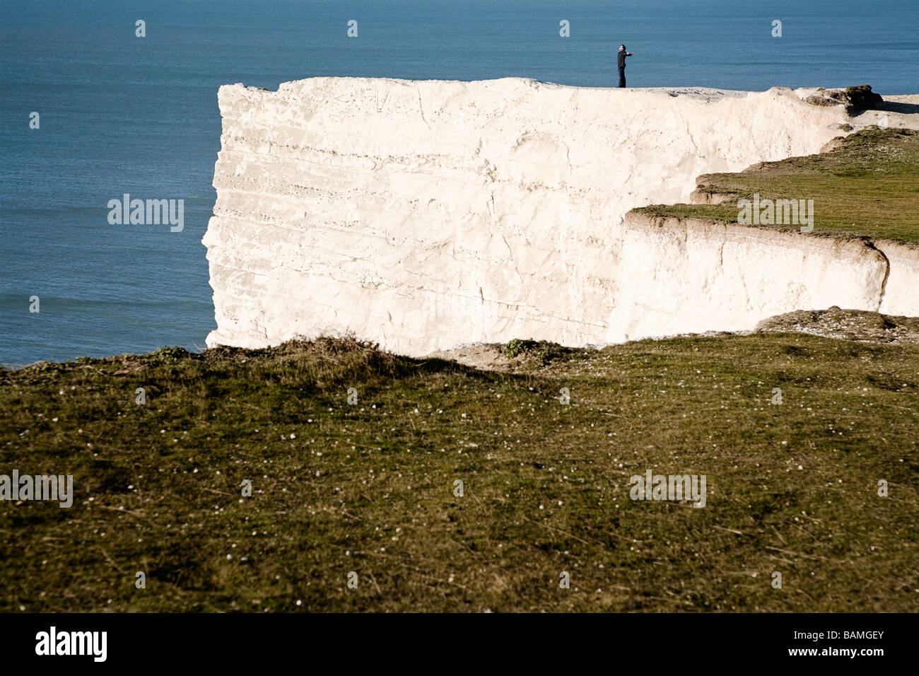1 man standing on cliff top hi-res stock photography and images - Alamy