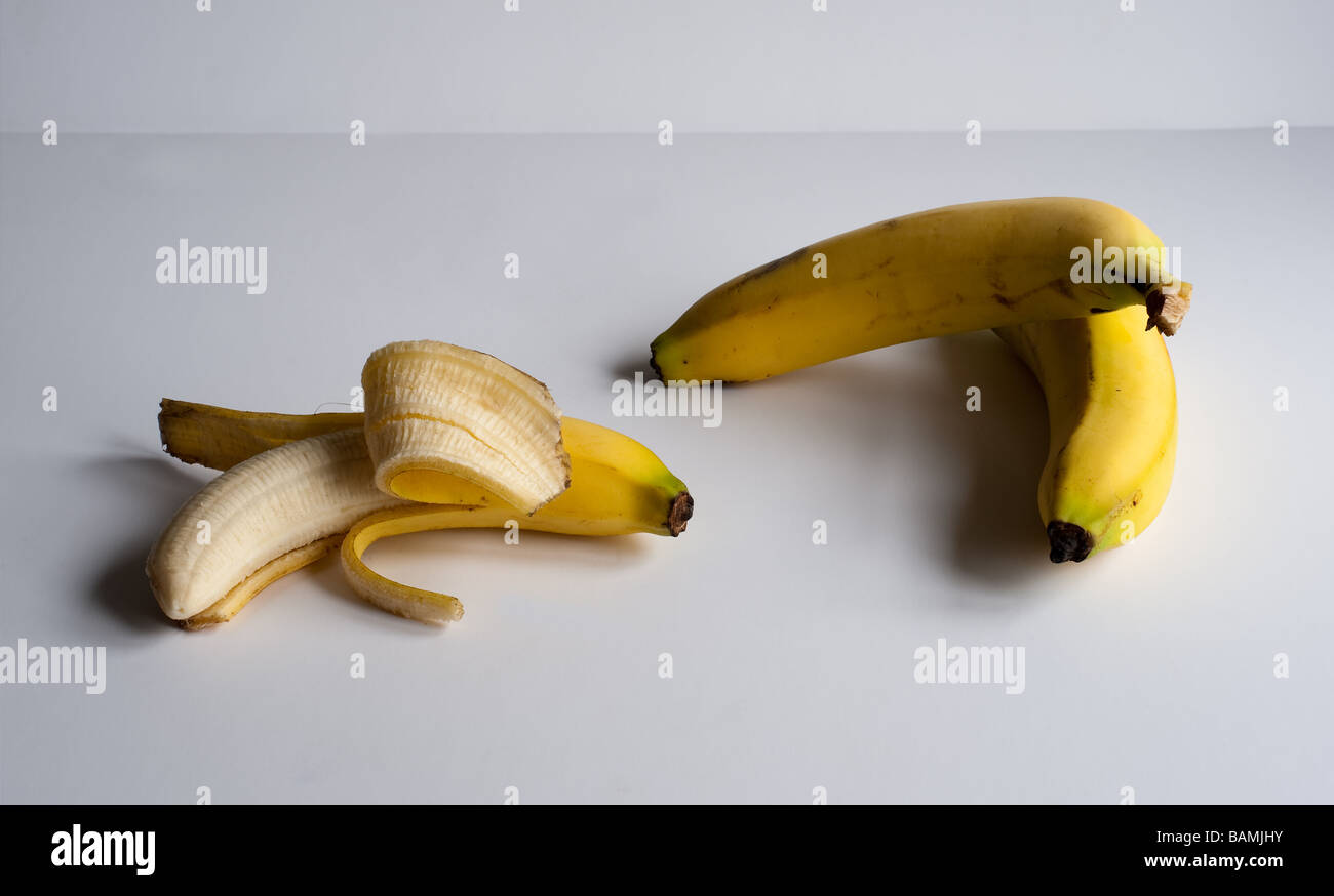 Bunch of banannas hi-res stock photography and images - Alamy