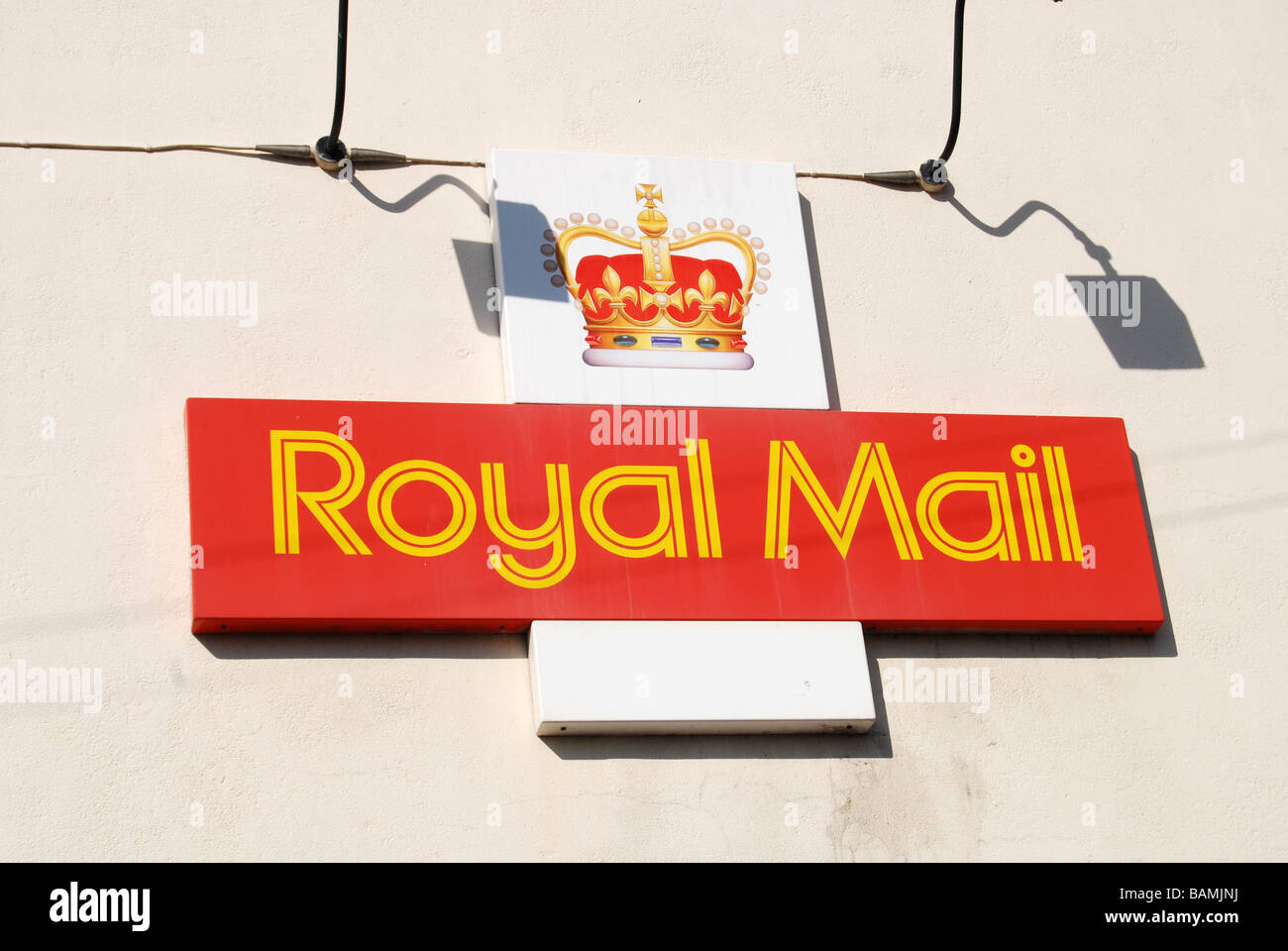 Royal mail crown logo hi-res stock photography and images - Alamy