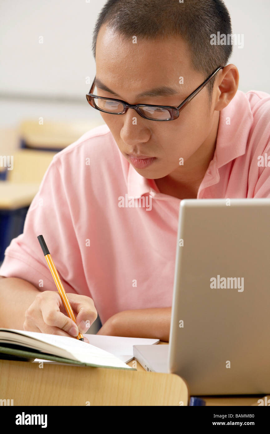 Chinese students laptops hi-res stock photography and images - Alamy