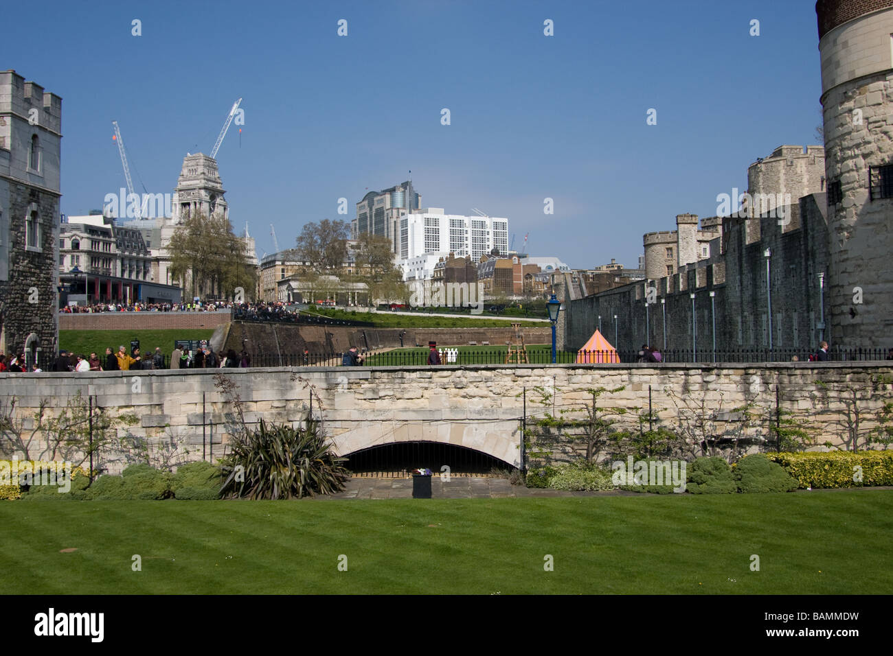 moat garden lawn grass tower of london thames path north bank river ...