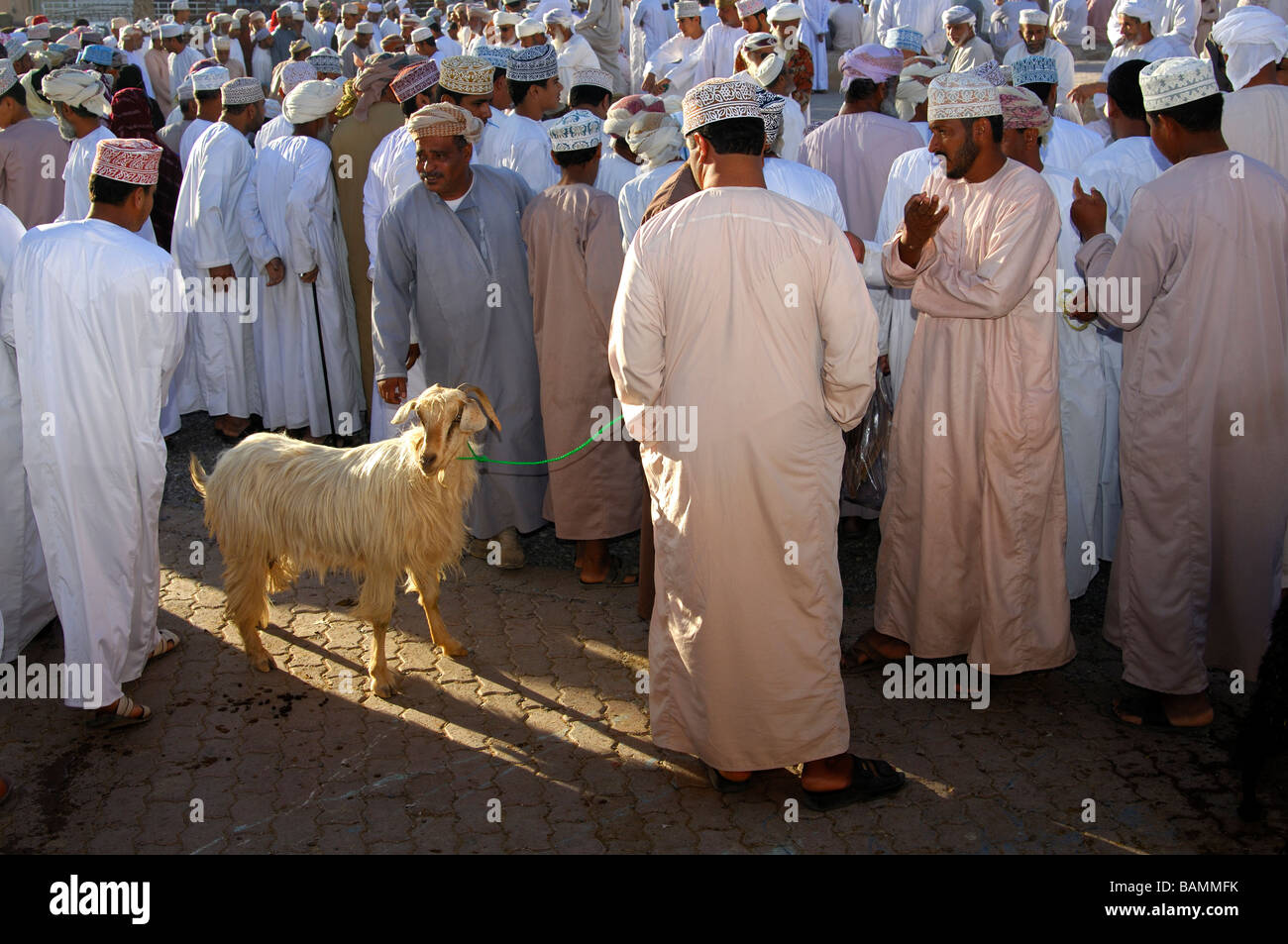 The Charm Of Omani Dishdasha | What is a dishdasha and how is it worn ...