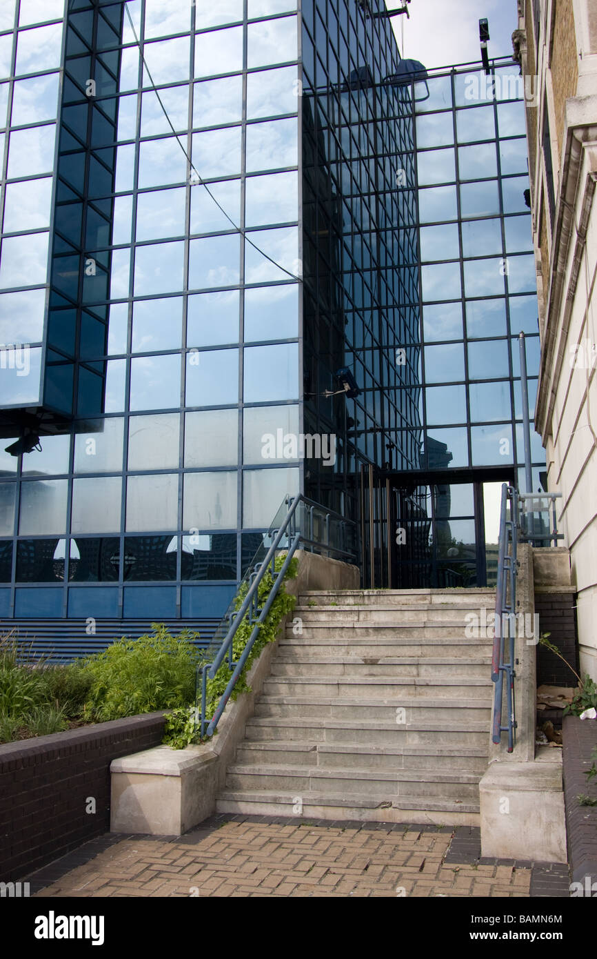old steps shell and northern blue office building thames path north ...