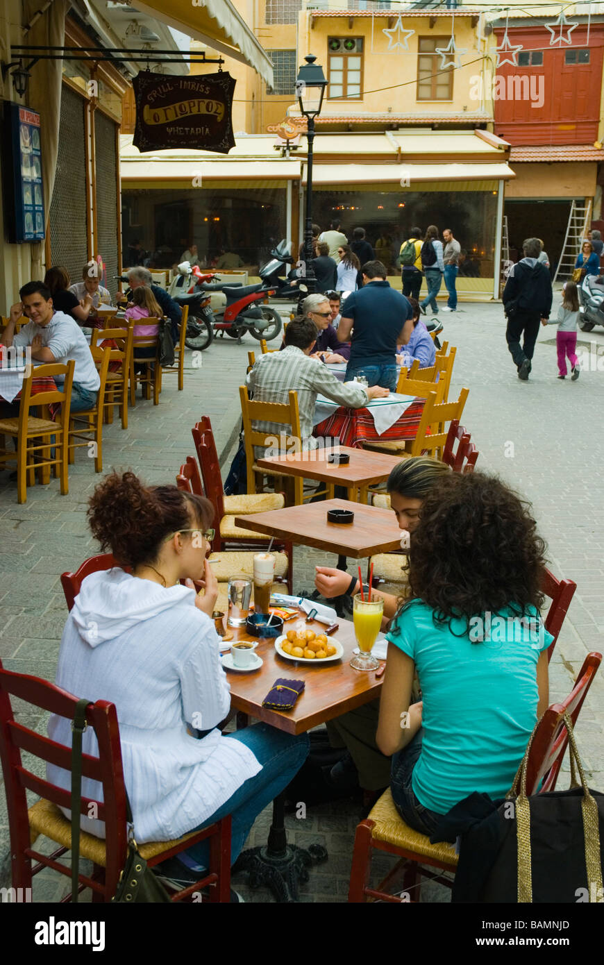 Fast food restaurant exterior hi-res stock photography and images - Alamy