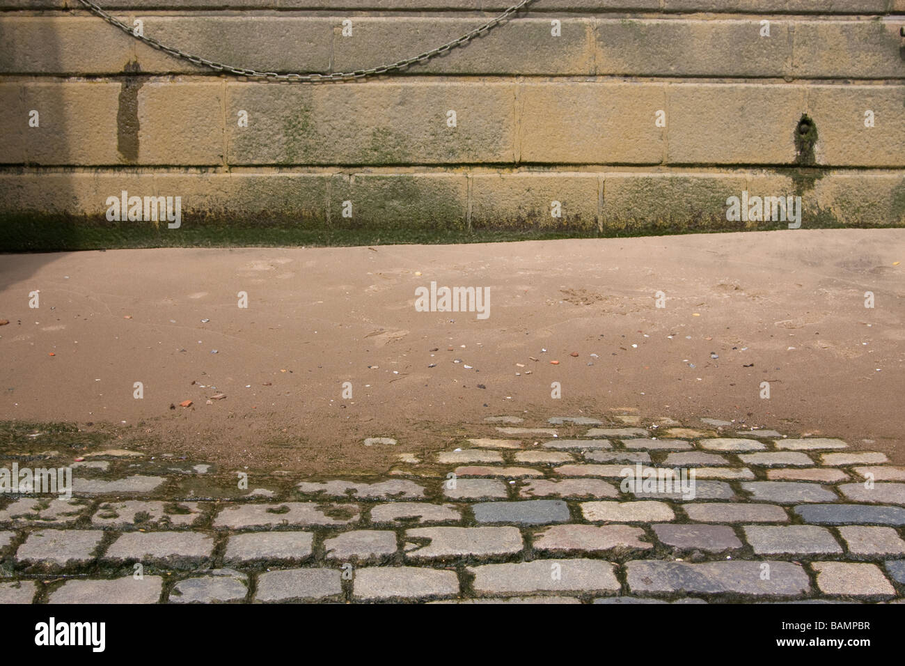 cobblestone mooring chain riverbed thames path north bank river thames ...