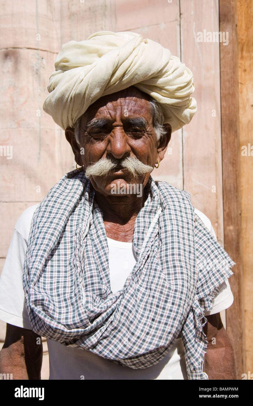 Indian man wearing turban hi-res stock photography and images - Alamy