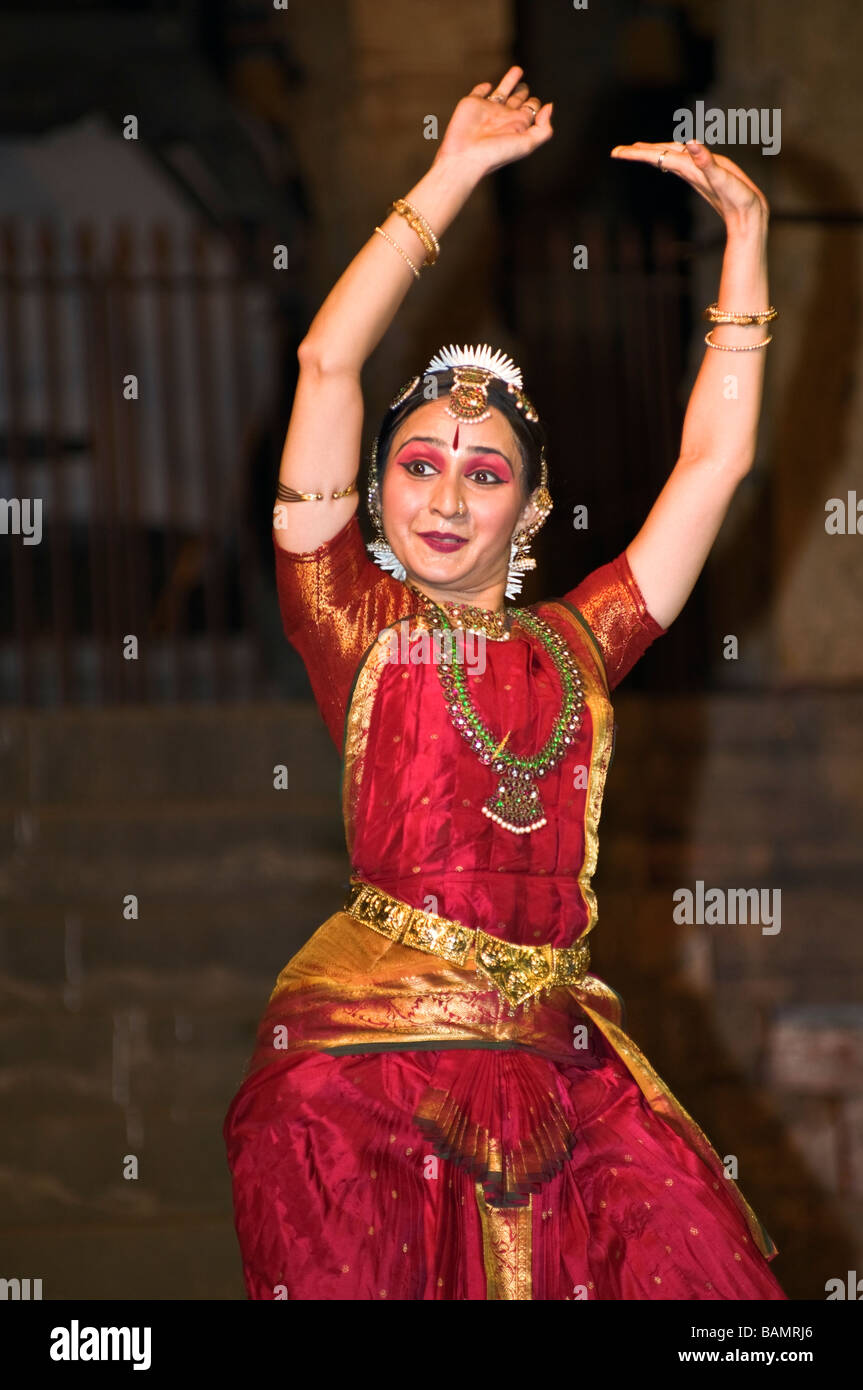 Traditional dance at Brihadishwara Temple Thanjavur Tamil Nadu India ...