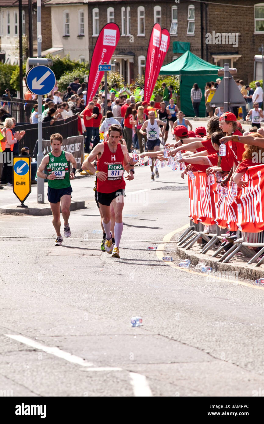 Water station london marathon england hi-res stock photography and ...