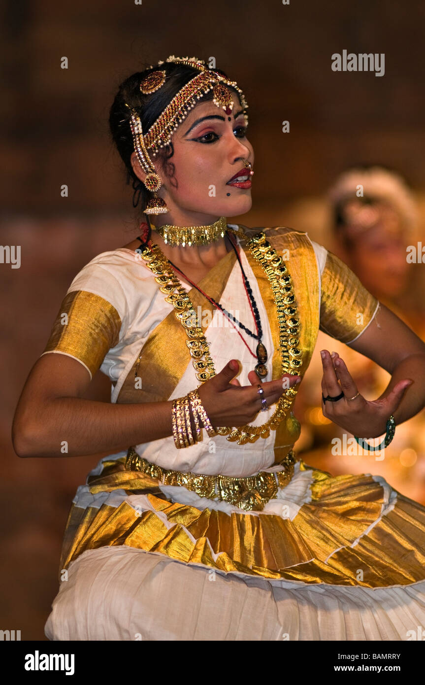 Tamil traditional dance hi-res stock photography and images - Alamy
