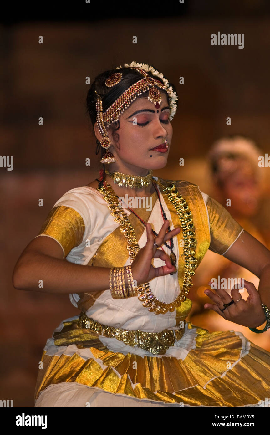 Temple dance india hi-res stock photography and images - Alamy