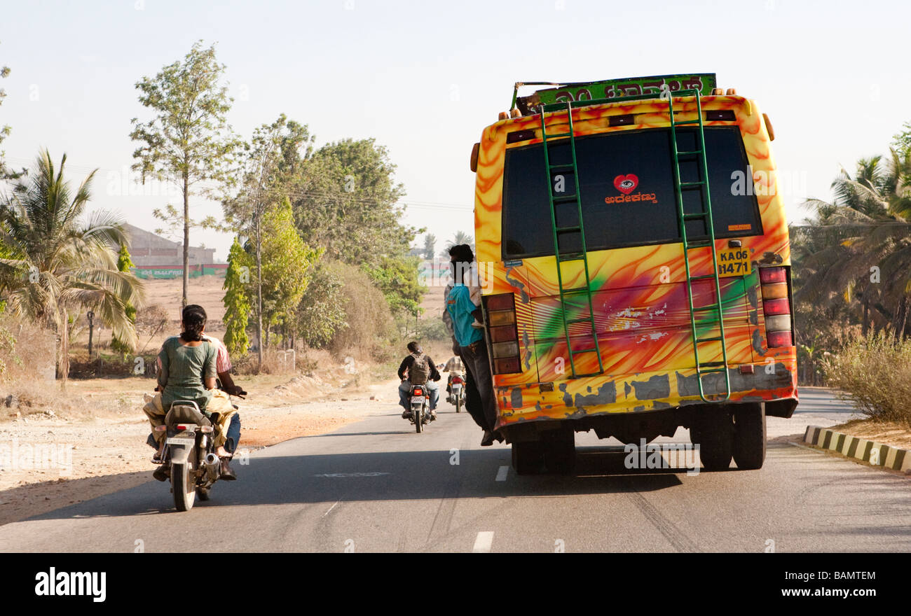 India overcrowded bus hi-res stock photography and images - Alamy