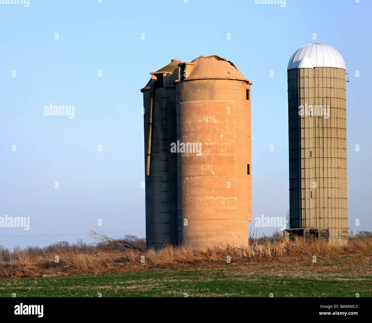 Three silos farm hi-res stock photography and images - Alamy