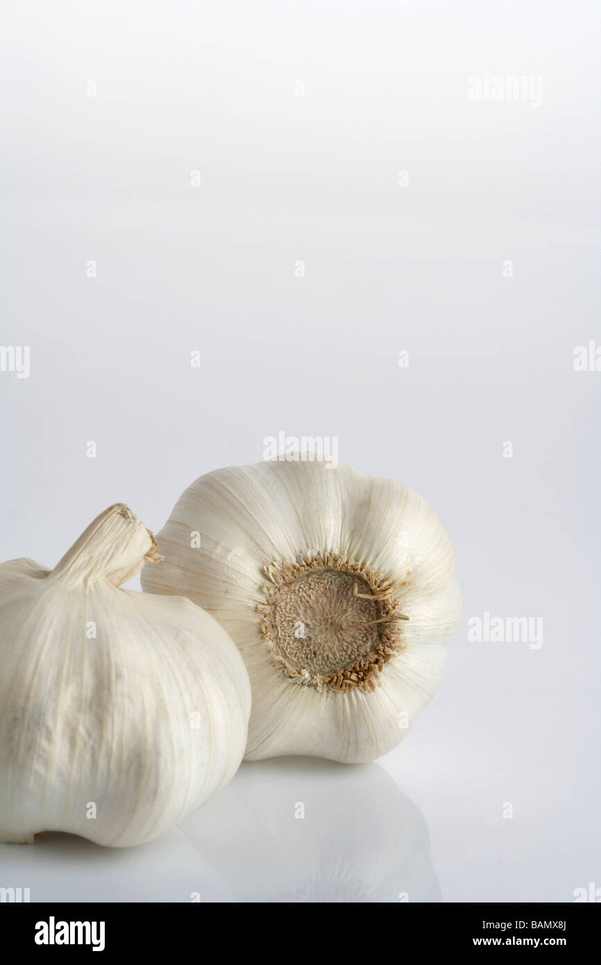 Two garlic cloves studio hi-res stock photography and images - Alamy