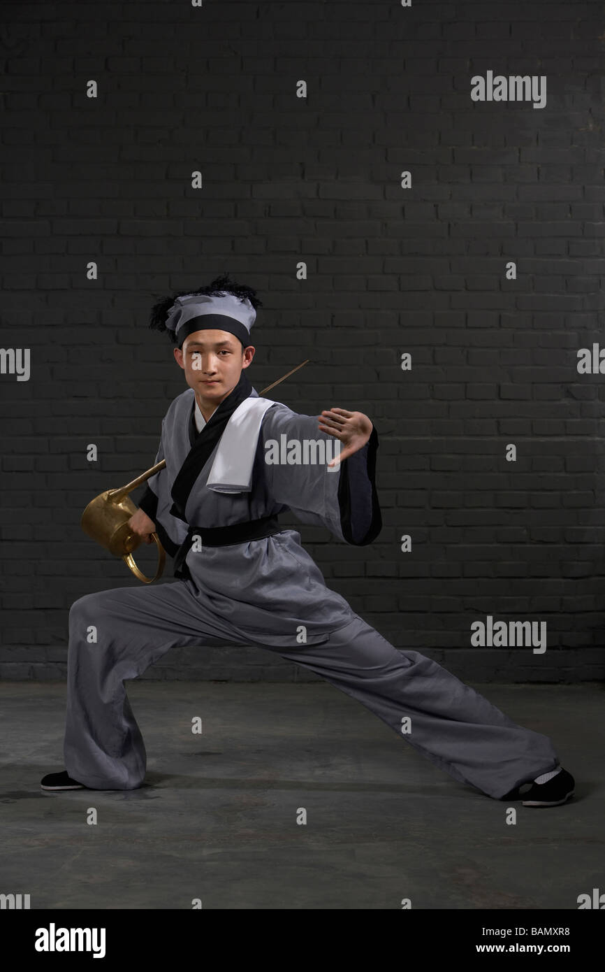 Tradtional Chinese waiter Stock Photo - Alamy Tradtional Chinese waiter Stock Photo - Alamy