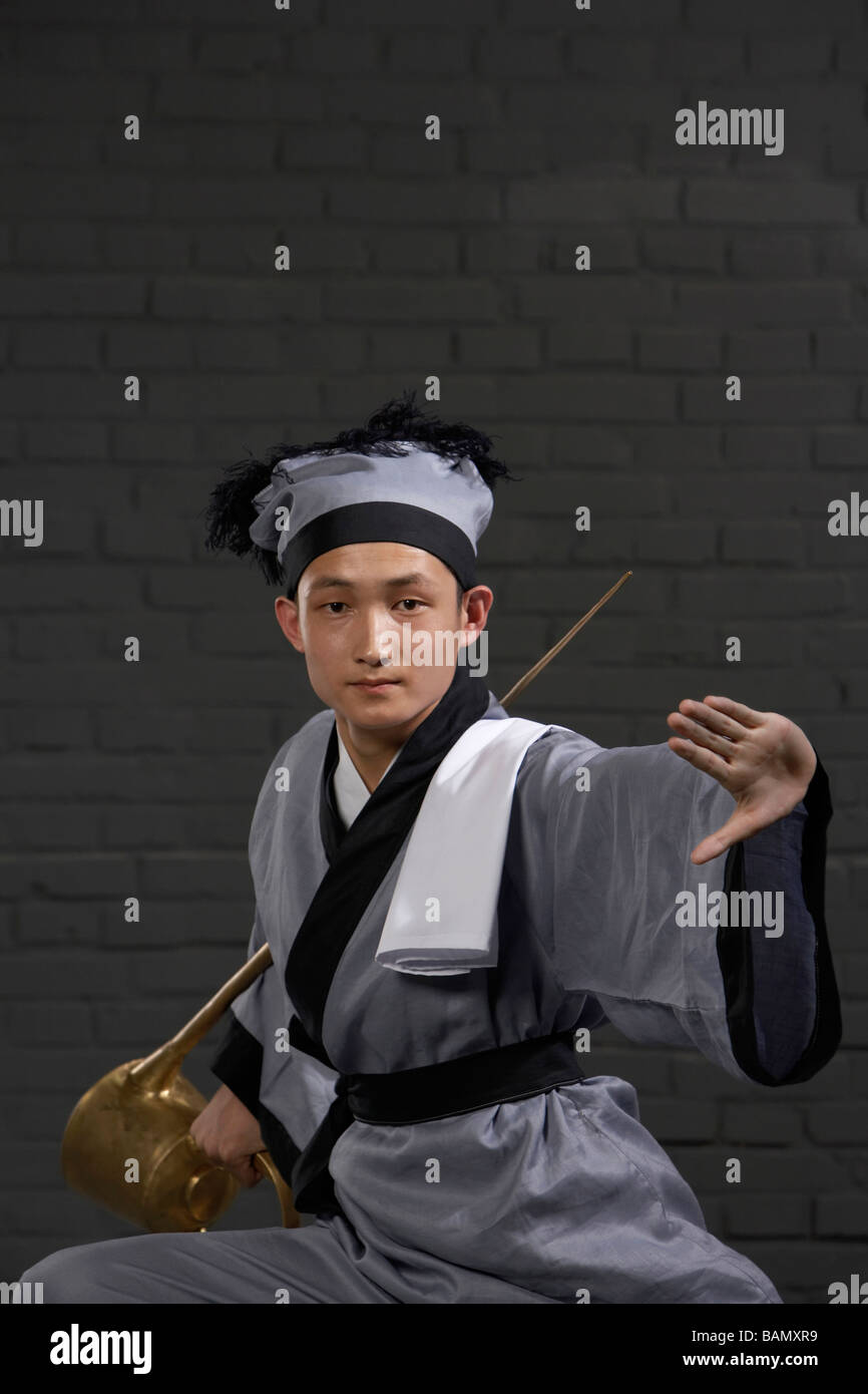 Chinese waiter pouring tea hi-res stock photography and images - Alamy