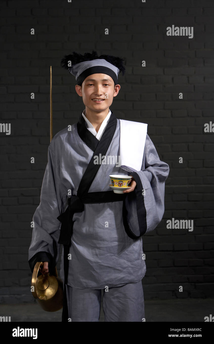 Chinese waiter pouring tea hi-res stock photography and images - Alamy