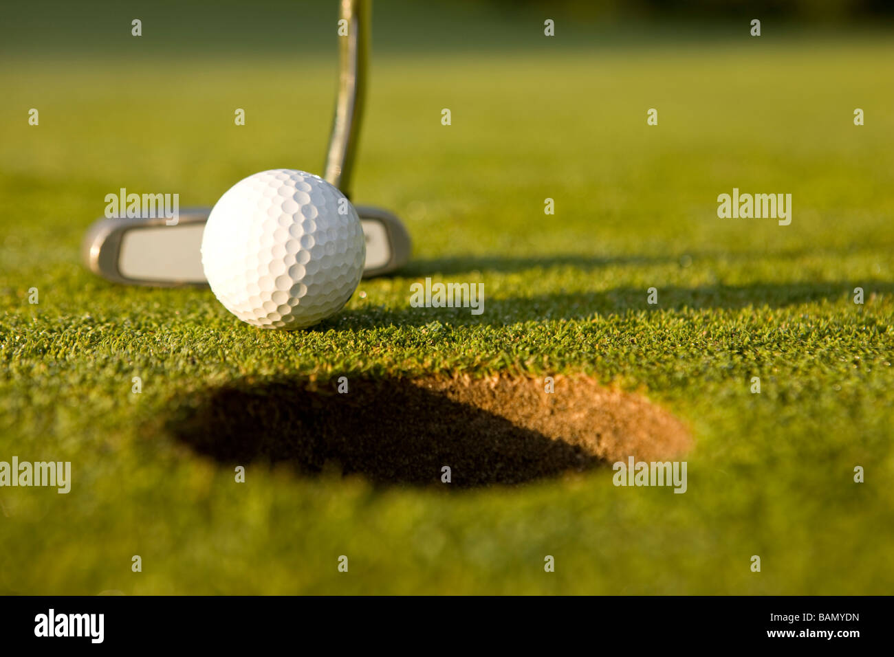Resting on putter hi-res stock photography and images - Alamy