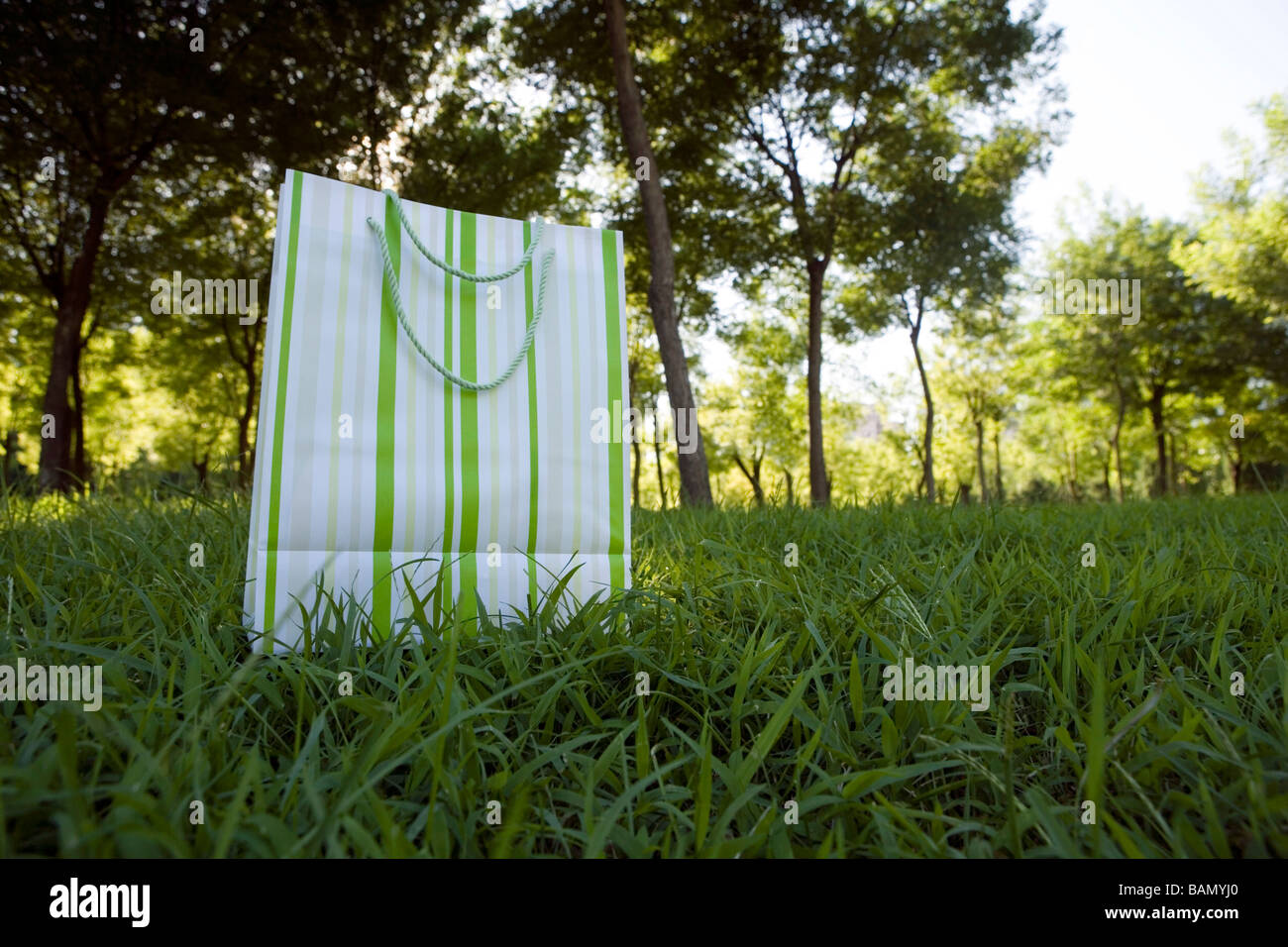 Shoppers leisurely hi-res stock photography and images - Alamy