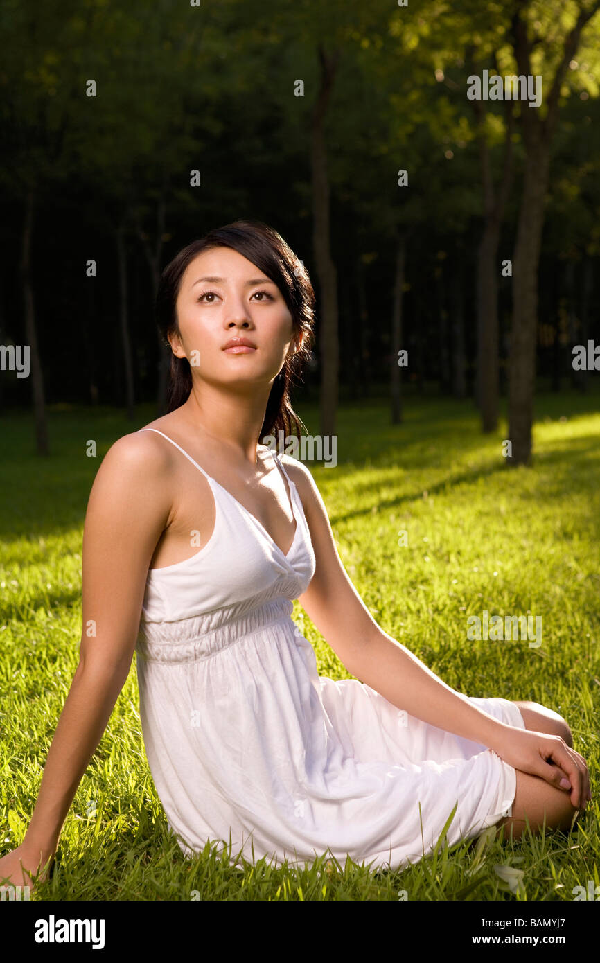 Asian women in white dresses hi-res stock photography and images - Alamy