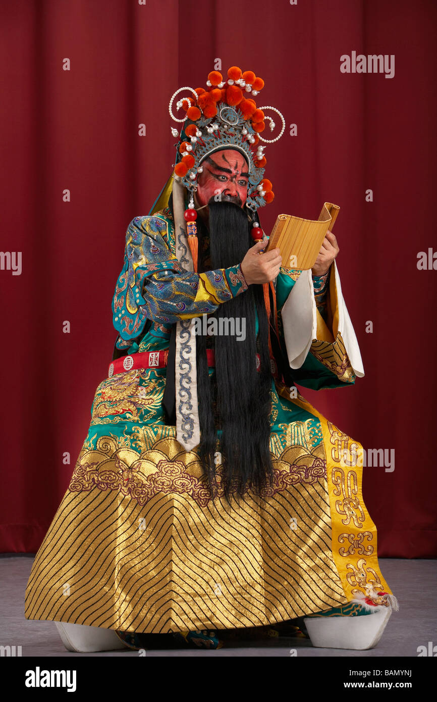 Guang Gong, Ancient Chinese General in Beijing Opera Costume ...