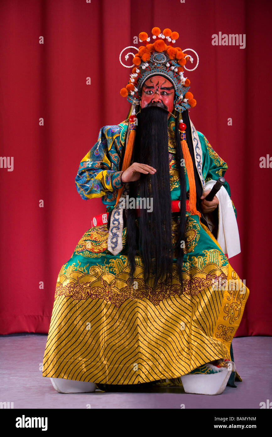 Guang Gong, Ancient Chinese General in Beijing Opera Costume ...