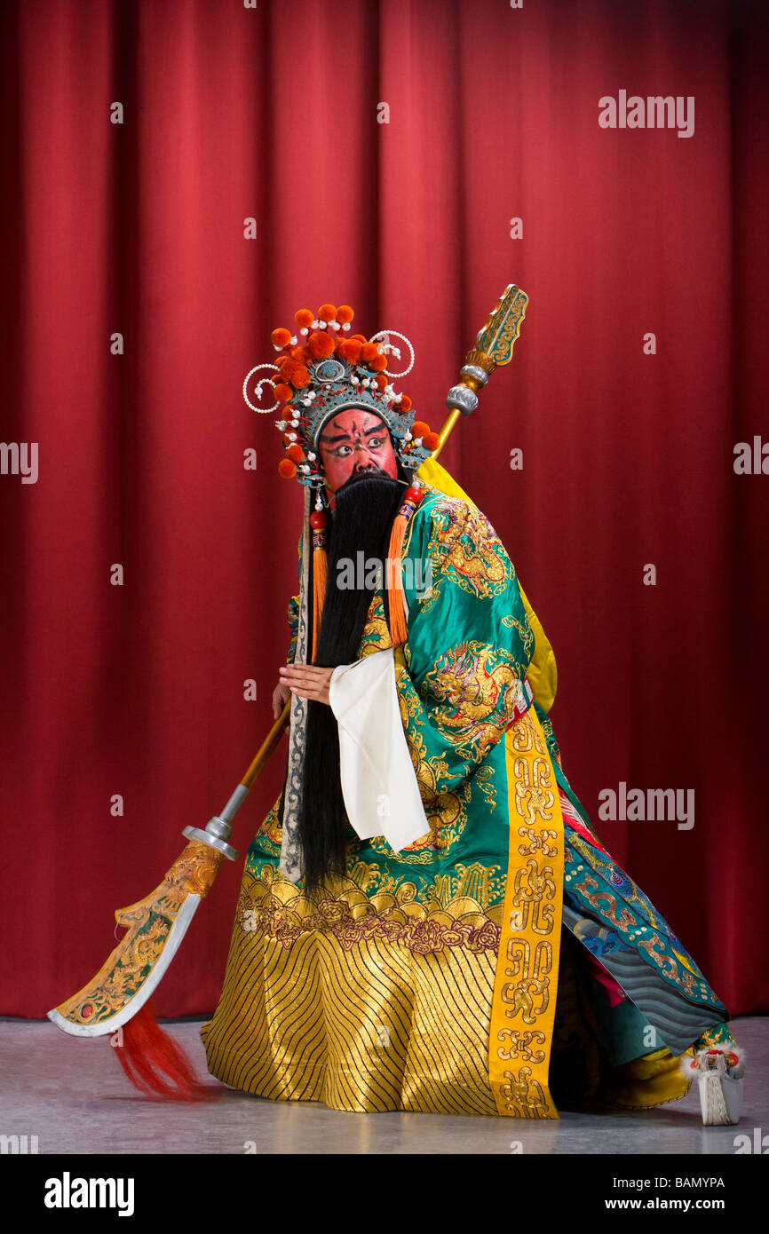 Guang Gong, Ancient Chinese General in Beijing Opera Costume ...