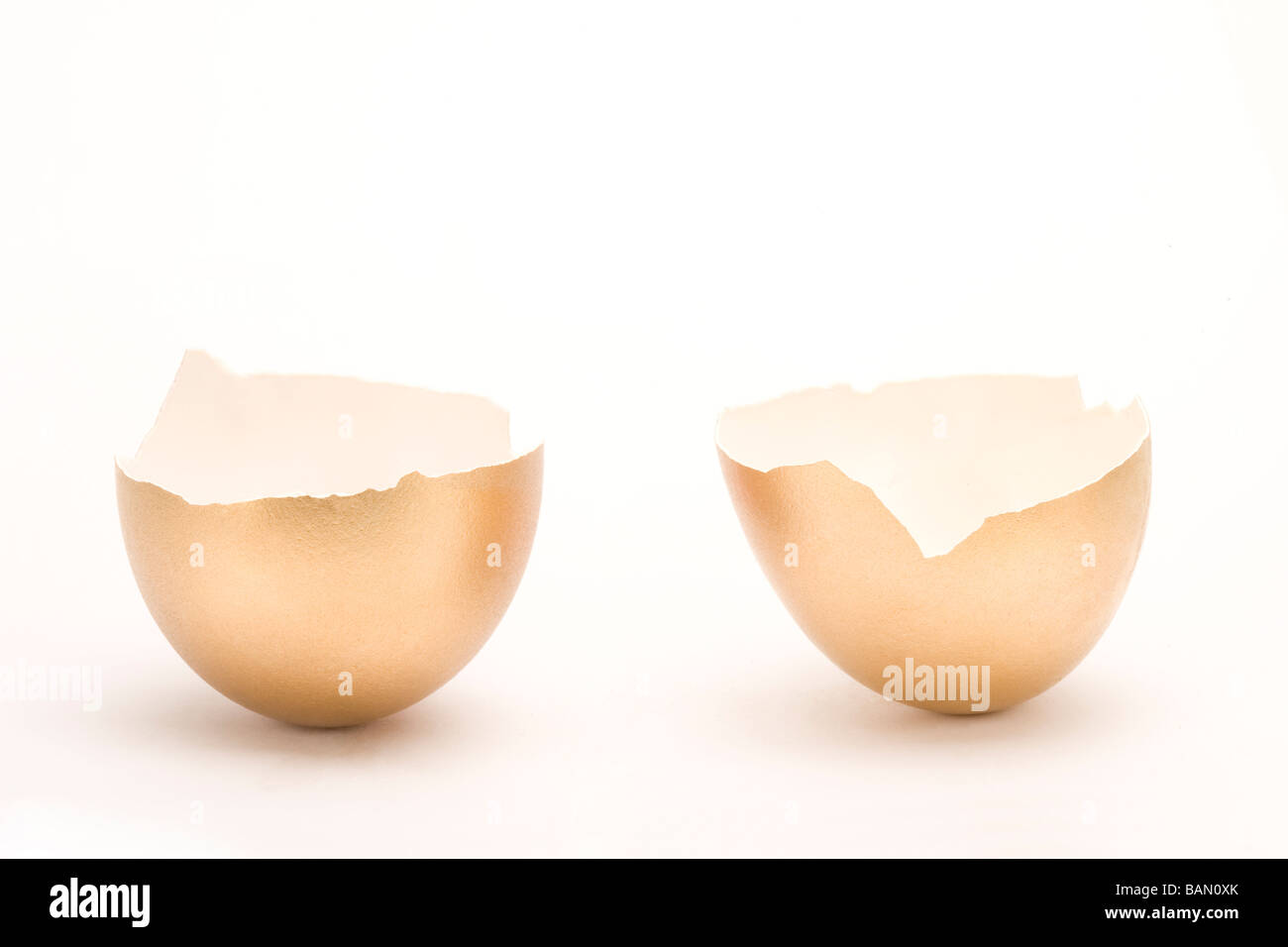 Gold eggs and shells hi-res stock photography and images - Alamy