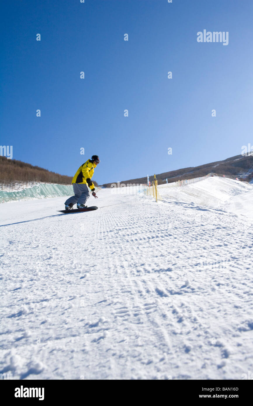 Man skiing down ski slope hi-res stock photography and images - Alamy