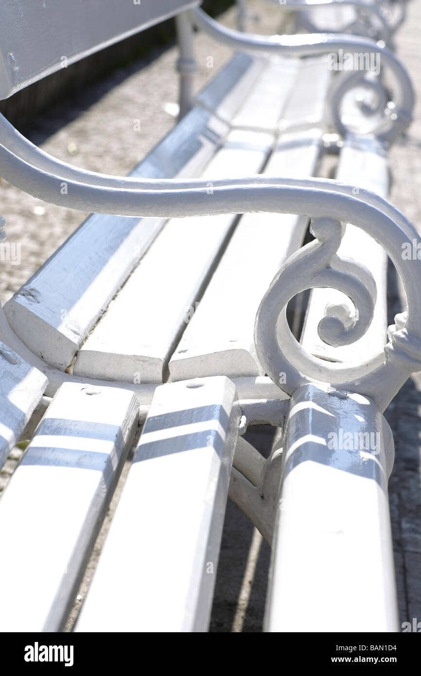 Deserted benches hi-res stock photography and images - Alamy