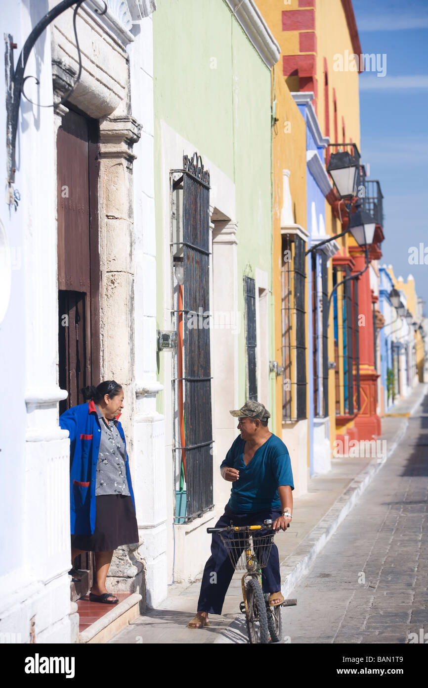 Two neighbours chatting on a colourful street in Campeche Mexico Stock ...
