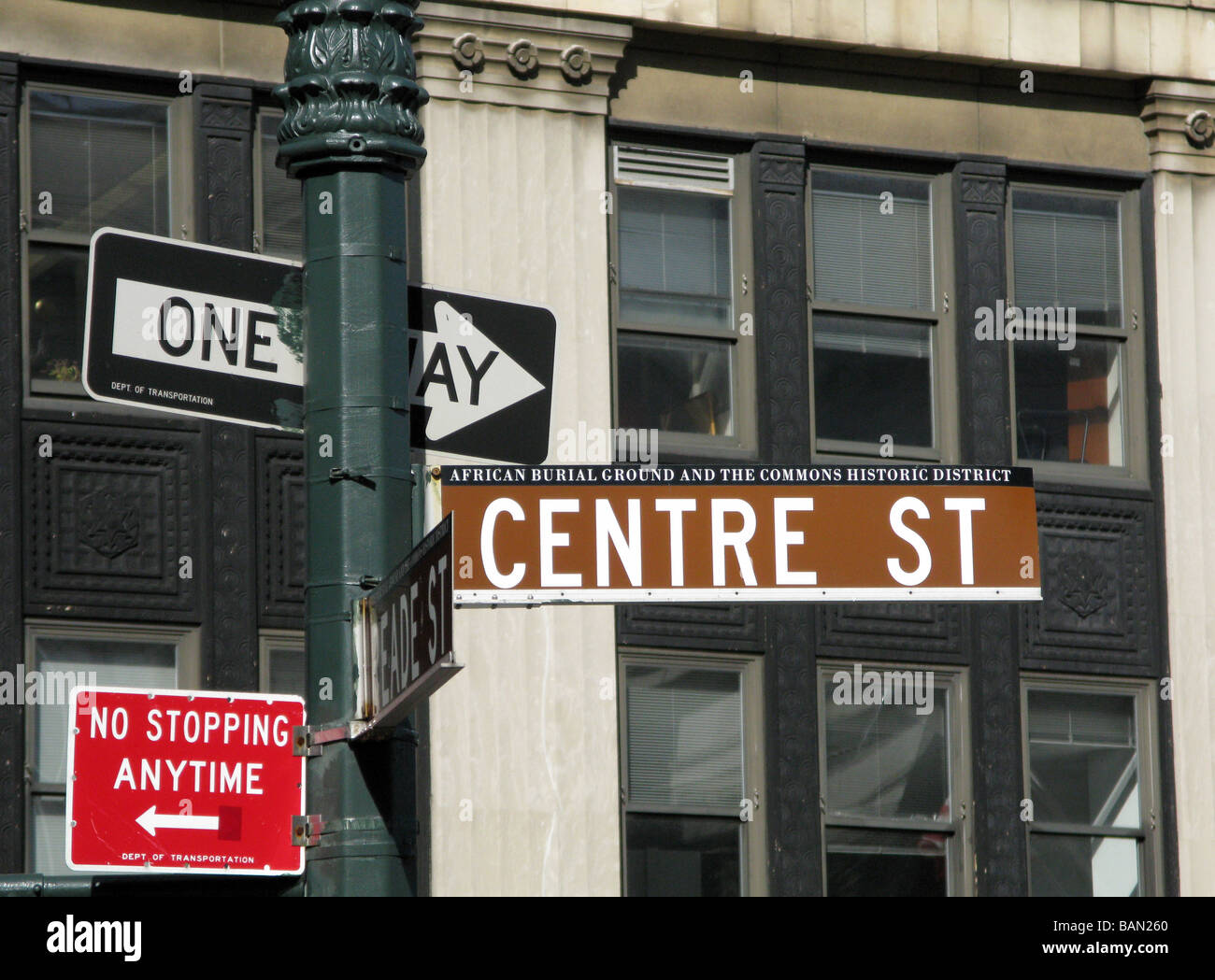 Manhattan signs hi-res stock photography and images - Alamy