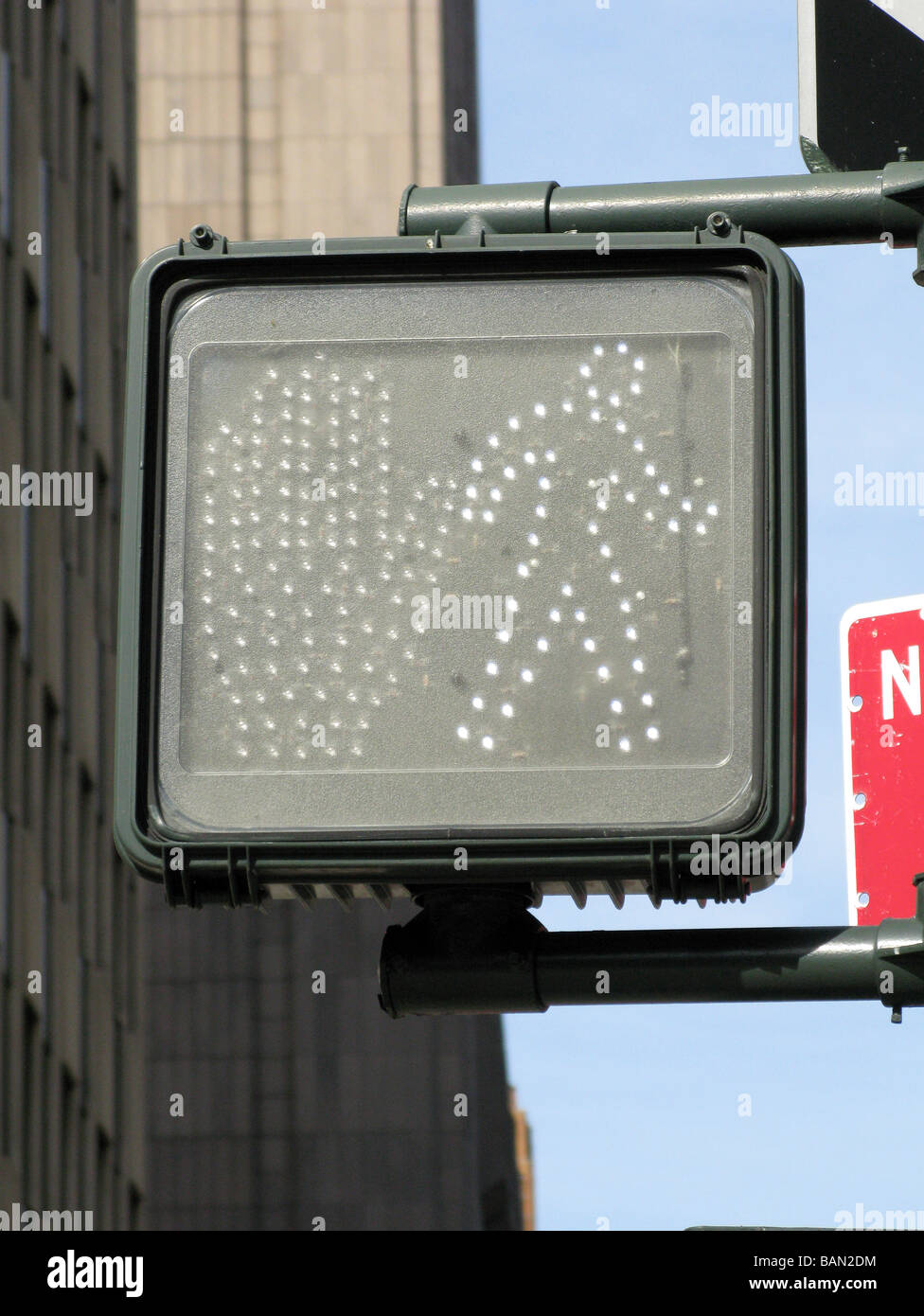 Pedestrian crossing sign new york hi-res stock photography and images ...