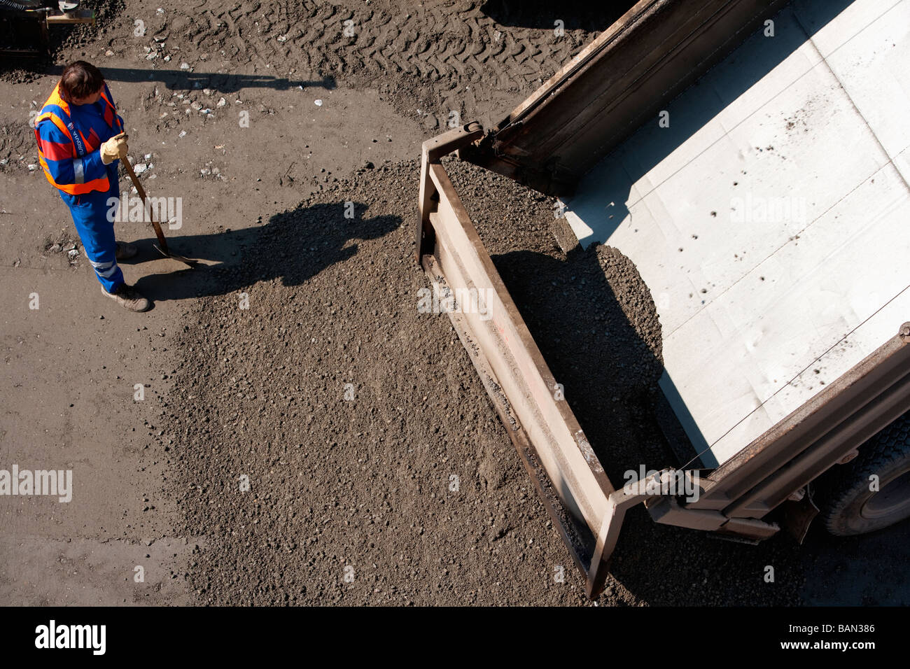Gravel truck hi-res stock photography and images - Alamy